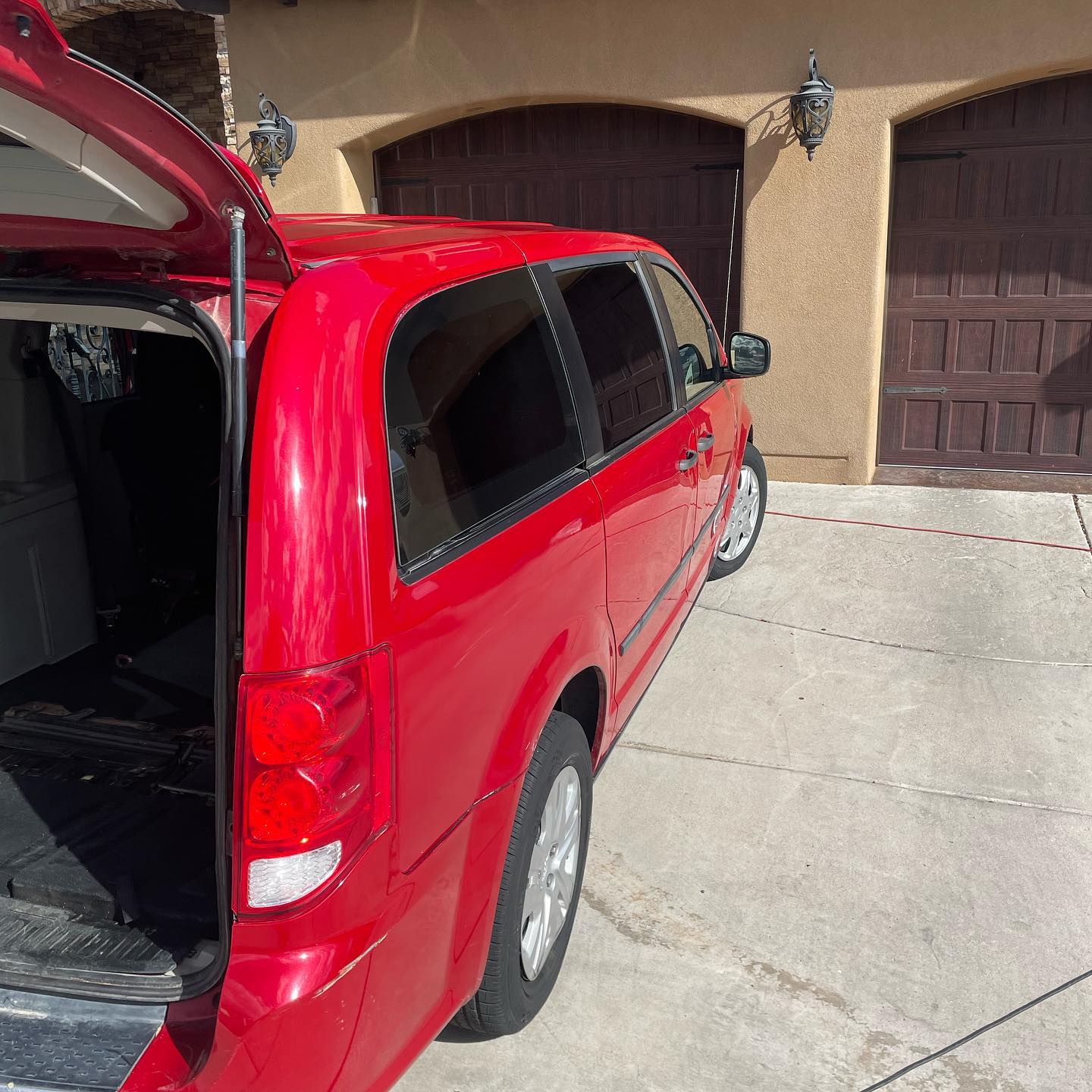 Chrysler Van - Deluxe Service - Exotic Details NM